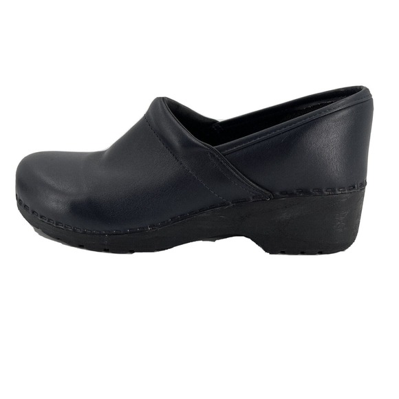 L.L. Bean | Shoes | L L Bean Classic Leather Clog Womens 85 Navy Blue ...